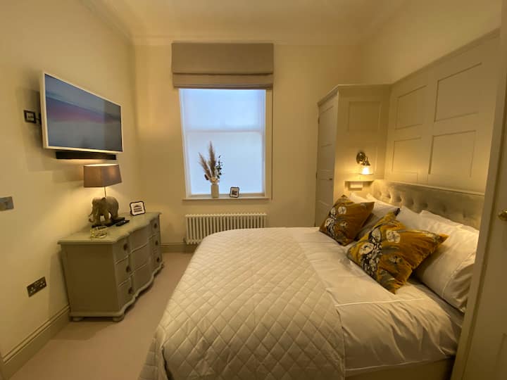 Superb 3-bedroom Apartment In Scarborough - Scarborough
