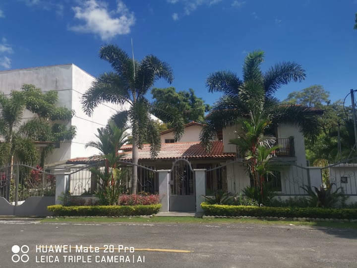 Hermosa Casa De Campo Con Piscina Y Jacuzzi - Panama