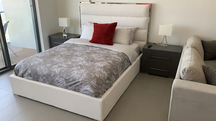 New, Modern, Beautiful 1 Bedroom Apartment In The Heart Of Miami!! - Doral, FL