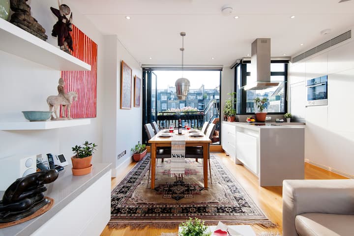 Bright & Stylish Kensington Home | Rooftop Views - London