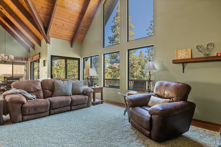 Cozy Family Retreat With Golf Course Views - Lake Arrowhead, CA