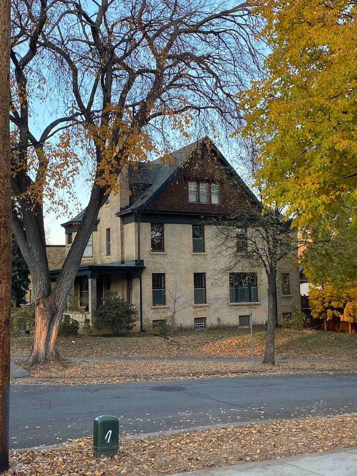 Private, Art Deco Suite Near Downtown Minneapolis - Minneapolis, MN
