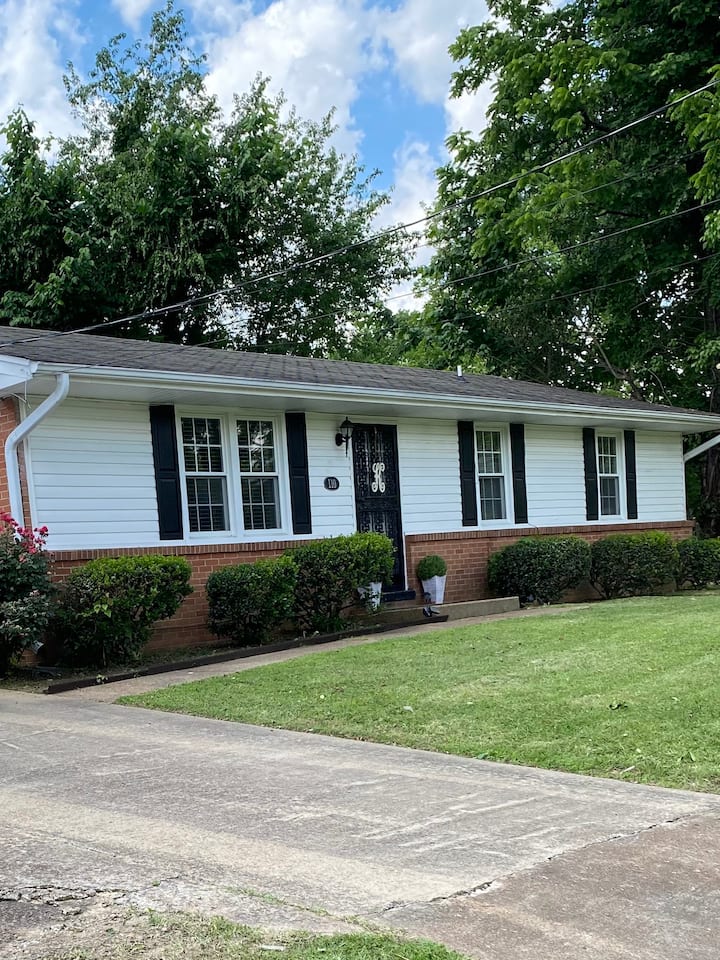 King’s Chateau On The Hill - Brownsville, TN