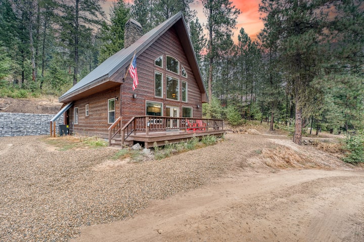 Tall Tail Lodge Mountainside Retreat! - Garden Valley, ID