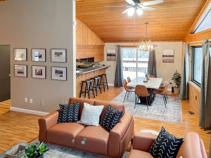 Moose Meadow Manor Modern Rustic Cabin Style Home - Wasilla