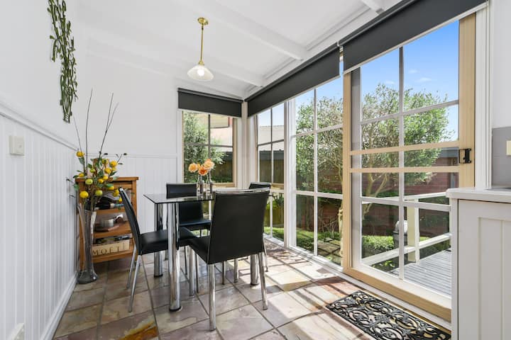 Self Contained 2 Bedroom Apartment Within The B&b. - Glengarry