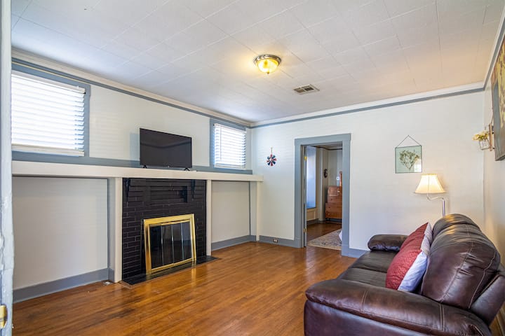 Excellent Location, Strong Wifi, Near A Café - El Paso, TX