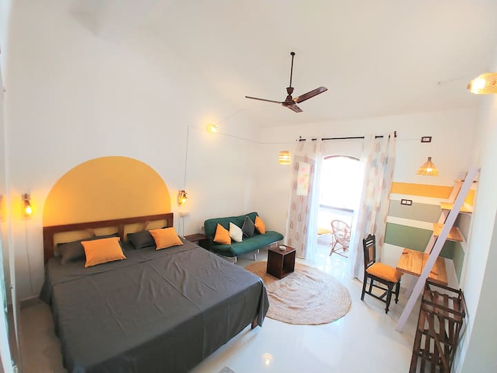 E Kingfisher Studio-ac/ Fast Wi-fi/ Ro/ Power B.up - Goa