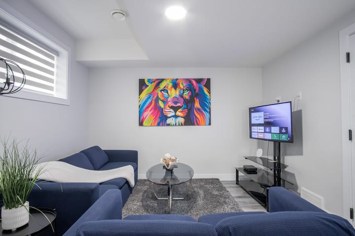 2br Suite Near Wem | Family + Workspace - カナダ エドモントン