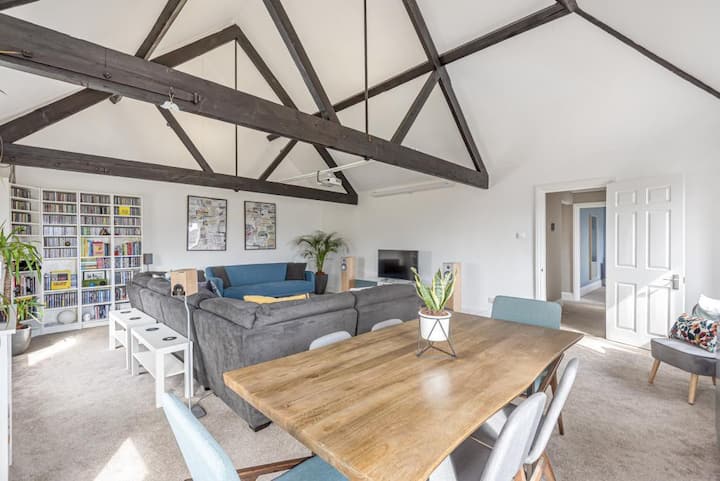 Farnham Holiday Rentals & Homes - England, United Kingdom | Airbnb