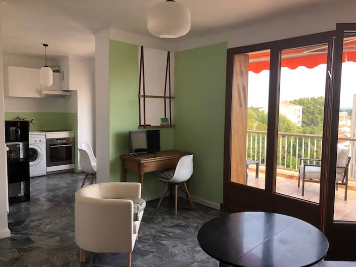 Studio 27m²,terrasse 17m², 500m Remparts, Parking - Le Pontet