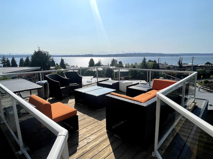 Modern Home With Lake Access - Kirkland, WA