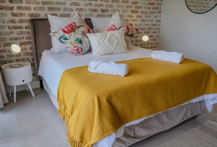 A Modern Pont De Val  Apt W/pool & Self Check-in - Vanderbijlpark