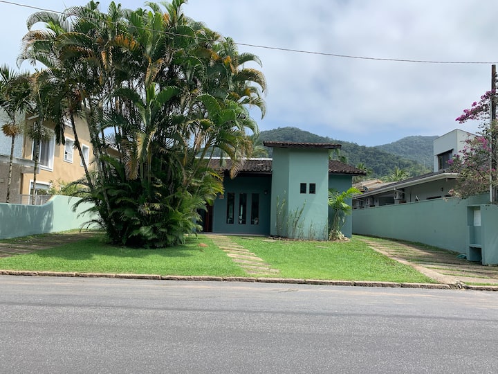 Excelente Casa Com Piscina Em Condomínio Fechado. - Caraguatatuba