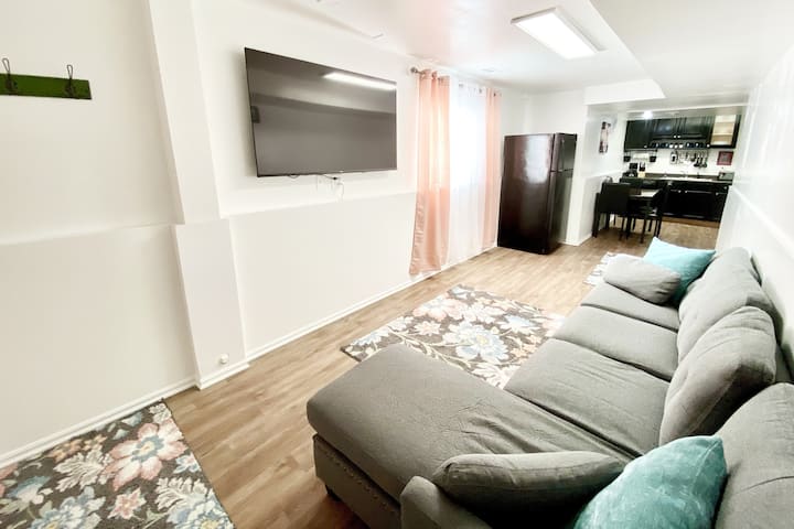 Lovely Basement Suite-2 Bedrooms/1 Bath With Full Kitchen And Laundry!!! - Utah