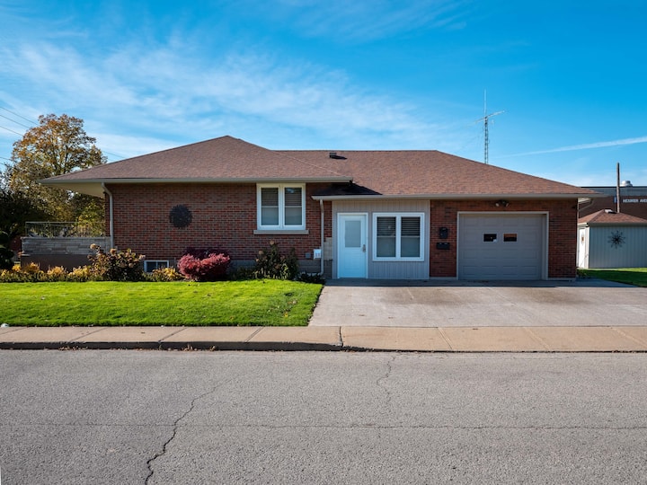 Spacious 3br, 2bh Luxe Bungalow Near Niagara Falls - Niagara Falls
