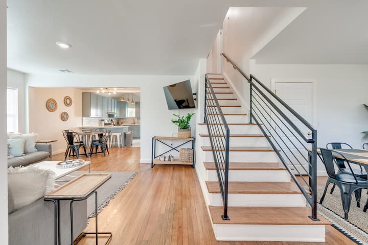 Modern & Cozy 4 Bed/2.5bath Close To Midtown&plaza - Oklahoma City, OK