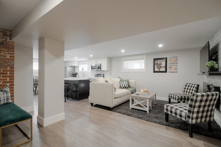 2-bdrm Basement Suite Near Hospital & Lake - Lethbridge