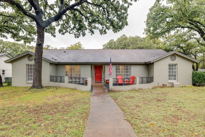 A St. Joseph Retreat Close To Dfw Airport & Park - Euless, TX