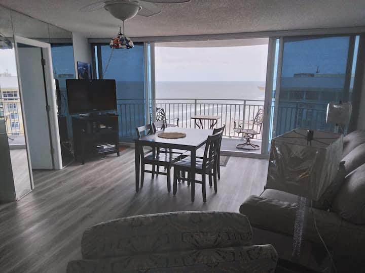 Beachside Lovely 2bedroom 2bathroom Condominium - Daytona Beach Shores, FL