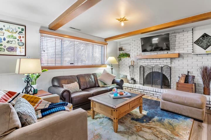 The Teal Retreat 2: Bright And Cozy Basement Apt. - 콜로라도스프링스