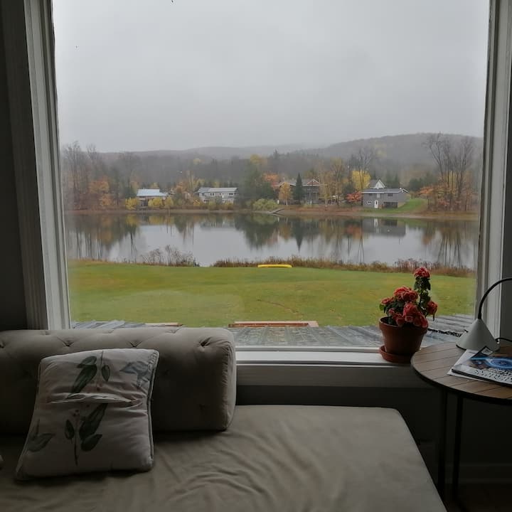 Cozy, 2-bedroom Getaway In Eastern Townships - Mont Sutton, QC