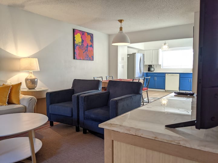 Walking To Convention Center & Strip 2b/2b Condo!1