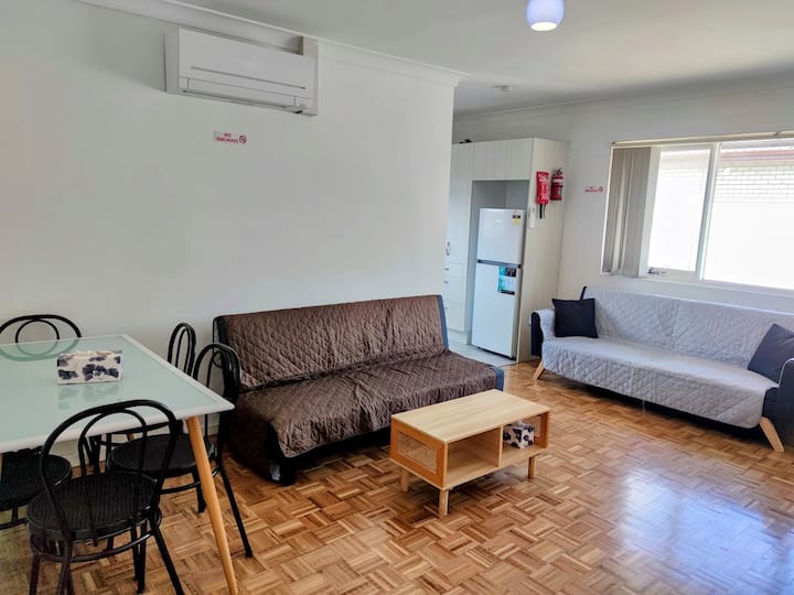 5 Mins Walk To Canley Vale Station 2 Bedroom Unit - Fairfield