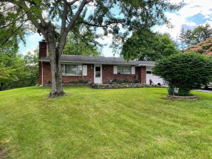Great Brick Home Lots Of Charm! - Grove City, OH
