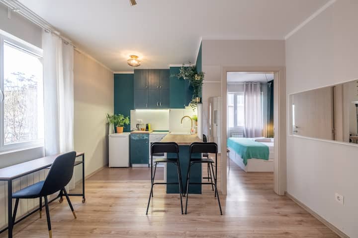Very Central Lovely Apartment With Balcony - Aéroport de Sofia (SOF)