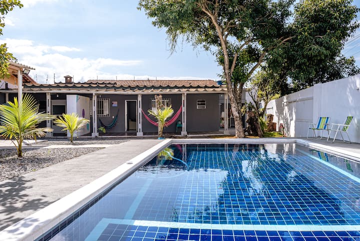 Casa Encantadora E Novinha Com Piscina Em Peruíbe - Peruíbe