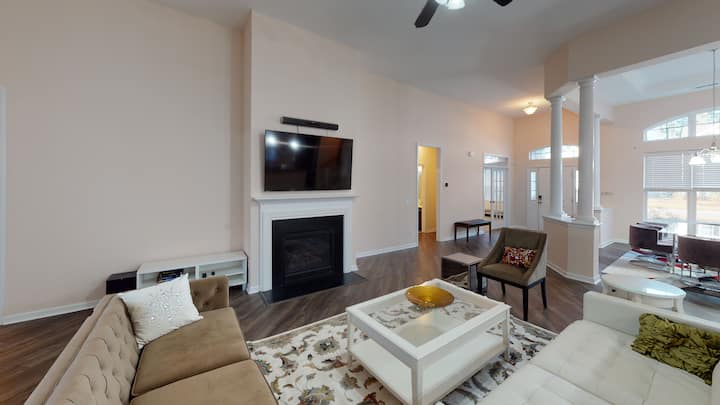 4br/4ba 3800 Sqft Luxury Home W/full-sized Office - Moncks Corner, SC