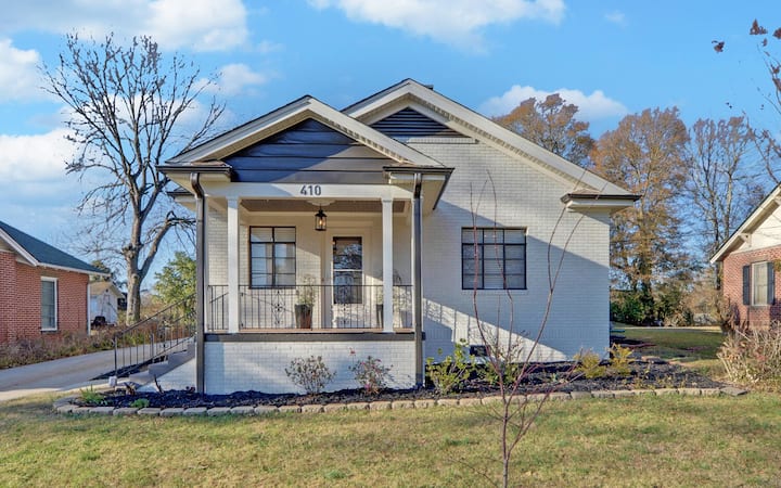 Vintage Vibes In The Heart Of Gainesville - Gainesville, GA