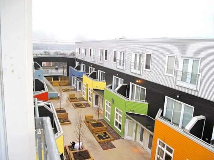 Jj's Amazingly Trendy Downtown Halifax Condo! ! - Halifax