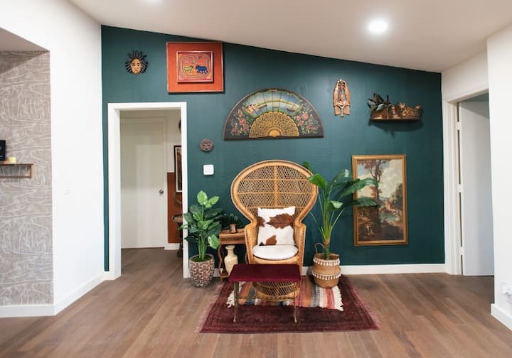 Unique & Cozy Bohemian Home With Timeless Feel - Austin