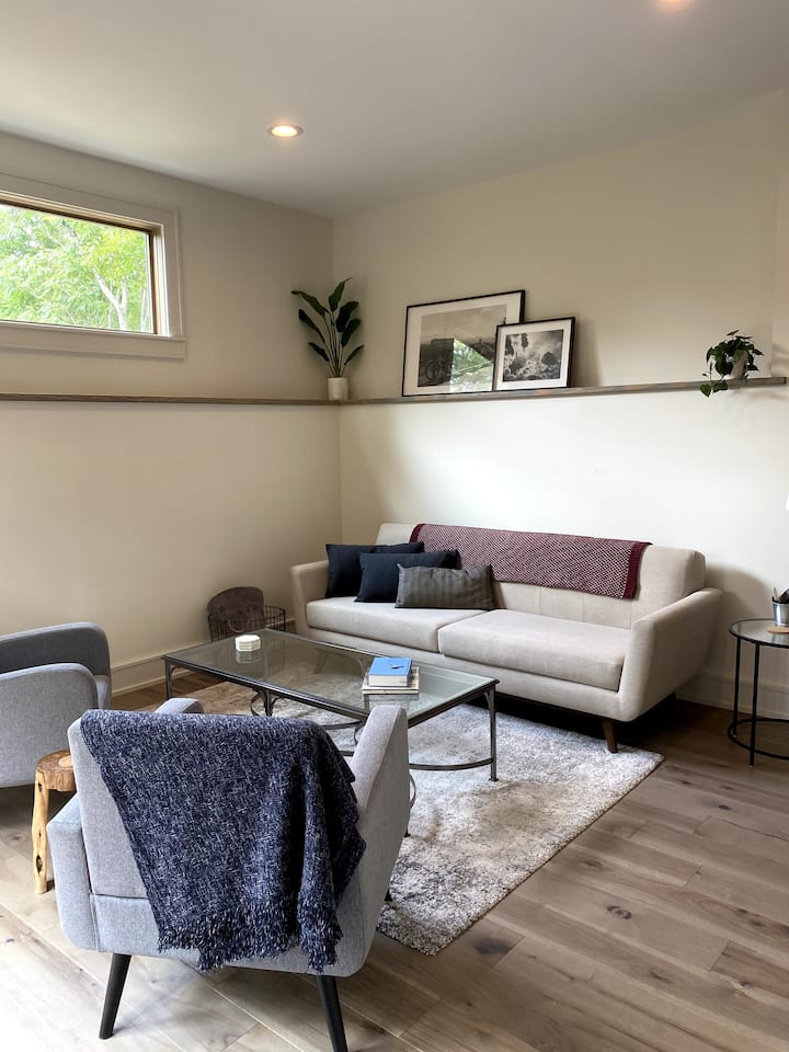 Five Star Suite, Prime Location - Weaverville, NC