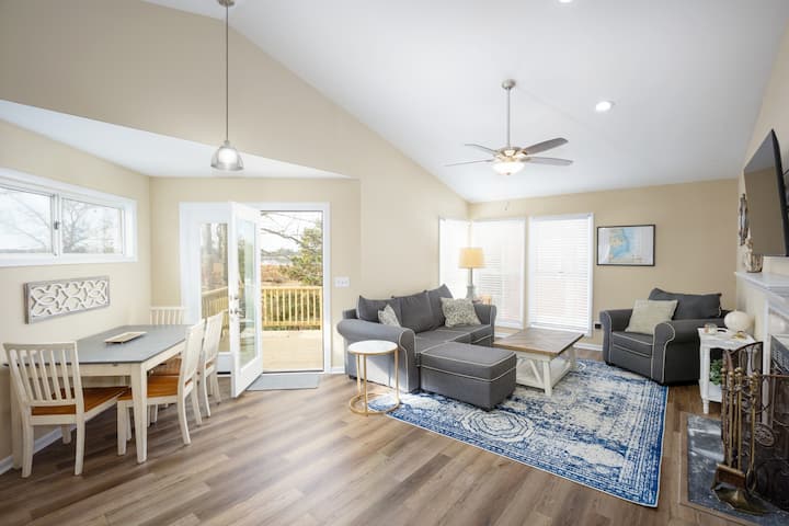 C4 Coastal Condo - Pool, Soundfront & 1 Mile Beach - Kitty Hawk, NC