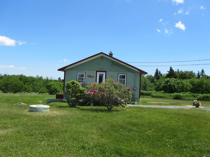 Moose Harbour View Cottage ~ Sunrise Views - Liverpool, NS, Canada