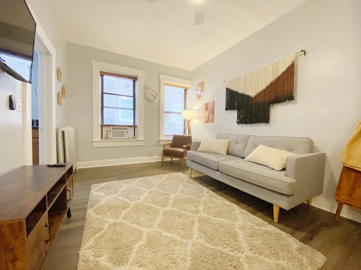 Downtown Gem • 1908 Apt • Fast Wifi • King Bed - Salt Lake City, UT
