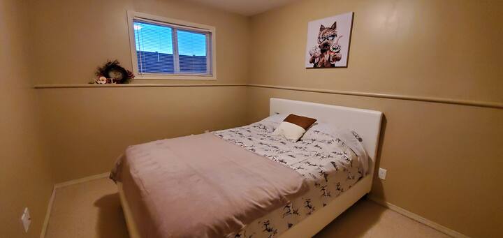 Entire 2 Bedroom Suite + Quiet+kitchenette+netflix - Grande Prairie