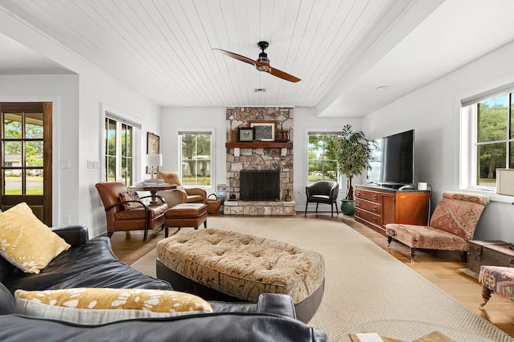 Bevin's Haus | Wonderful Backyard - Fredericksburg, TX