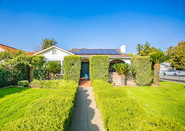 Spanish Oasis | Easy Freeway + Downtown Access - Bakersfield, CA