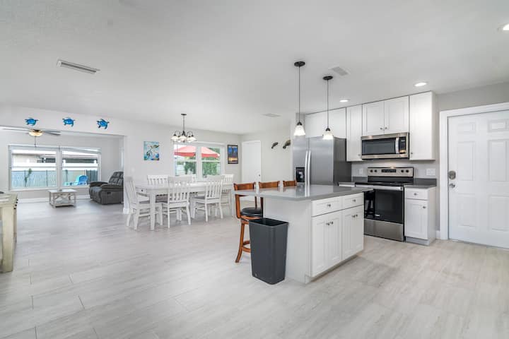 Open & Inviting With Pool And Hot Tub - Cocoa, FL