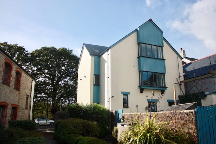 5* Property- Mins Walk To Historic Harbour & Beach - St Austell