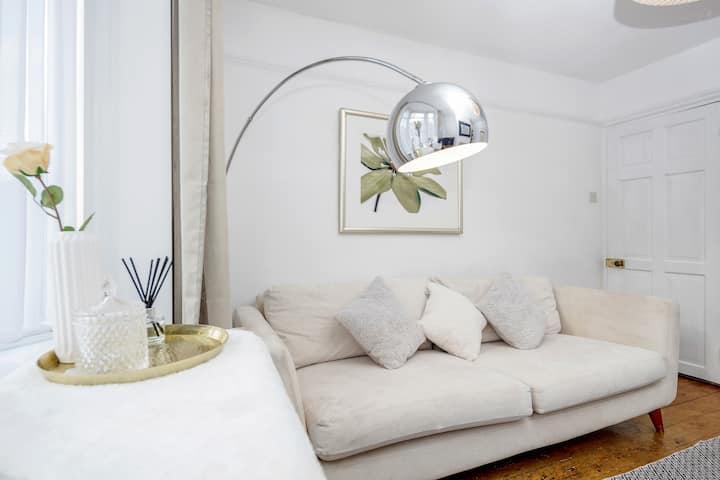 Stylish 3 Bed House - Long Stay Discount - Staines-upon-Thames