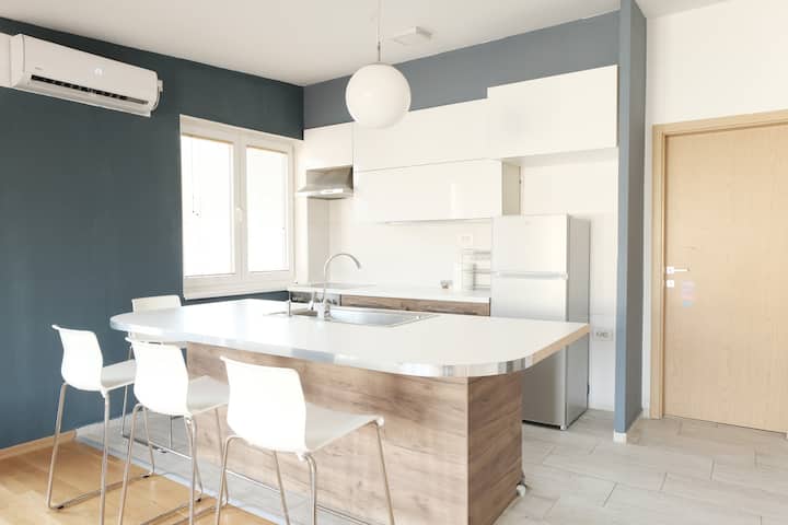 Two Bedroom Apt. With Free Parking, Fast Wifi - Skopje