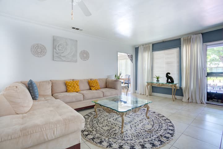 Comfortable 3b2b Home W/ Large Yard - Monrovia, CA