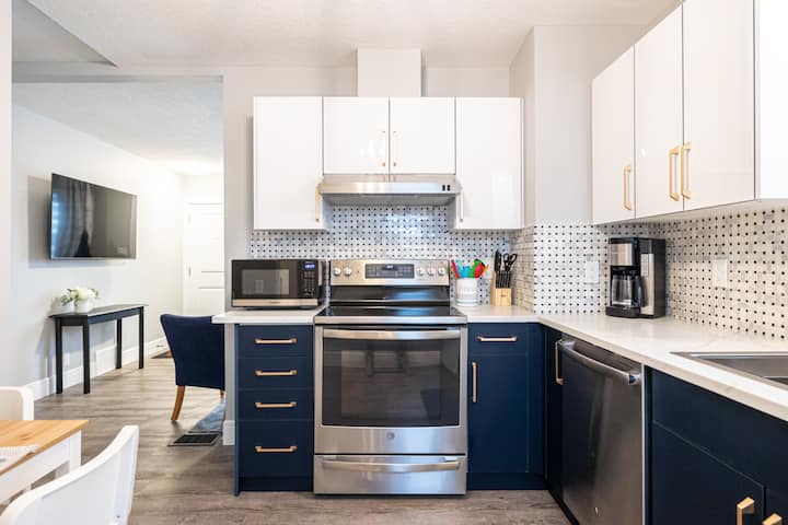 Comfy & Cozy 4br, 2ba  Bungalow Near Wem & Dt - Edmonton