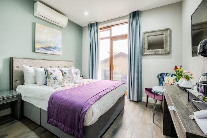 Executive Room With Balcony - Leicester
