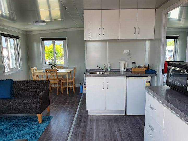 Lovely Light Sunny Unit For Couple Or Small Family - Richmond